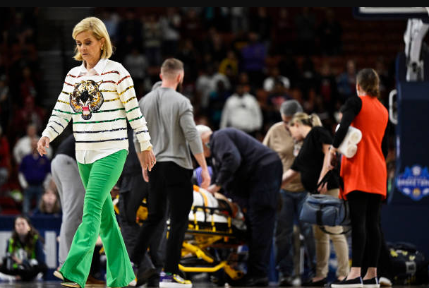 LSU Star Poa Carried Off Court After Terrifying Injury, Out for SEC ...