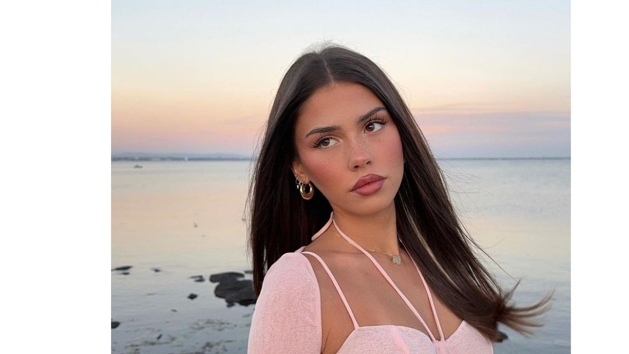 Who is Leah Halton? Explore Leah Halton’s Biography – The Published ...